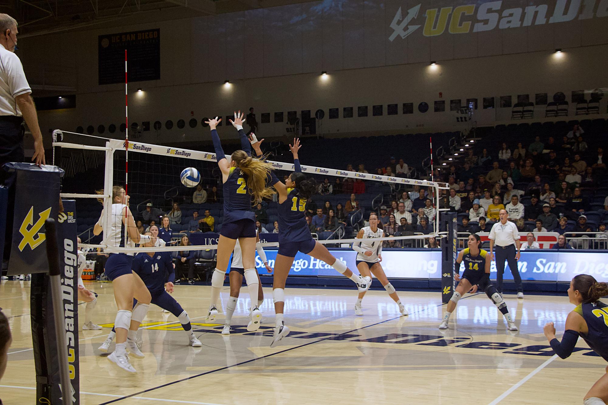 Women’s volleyball falls to UCD in 4 hard-fought sets – The UCSD Guardian